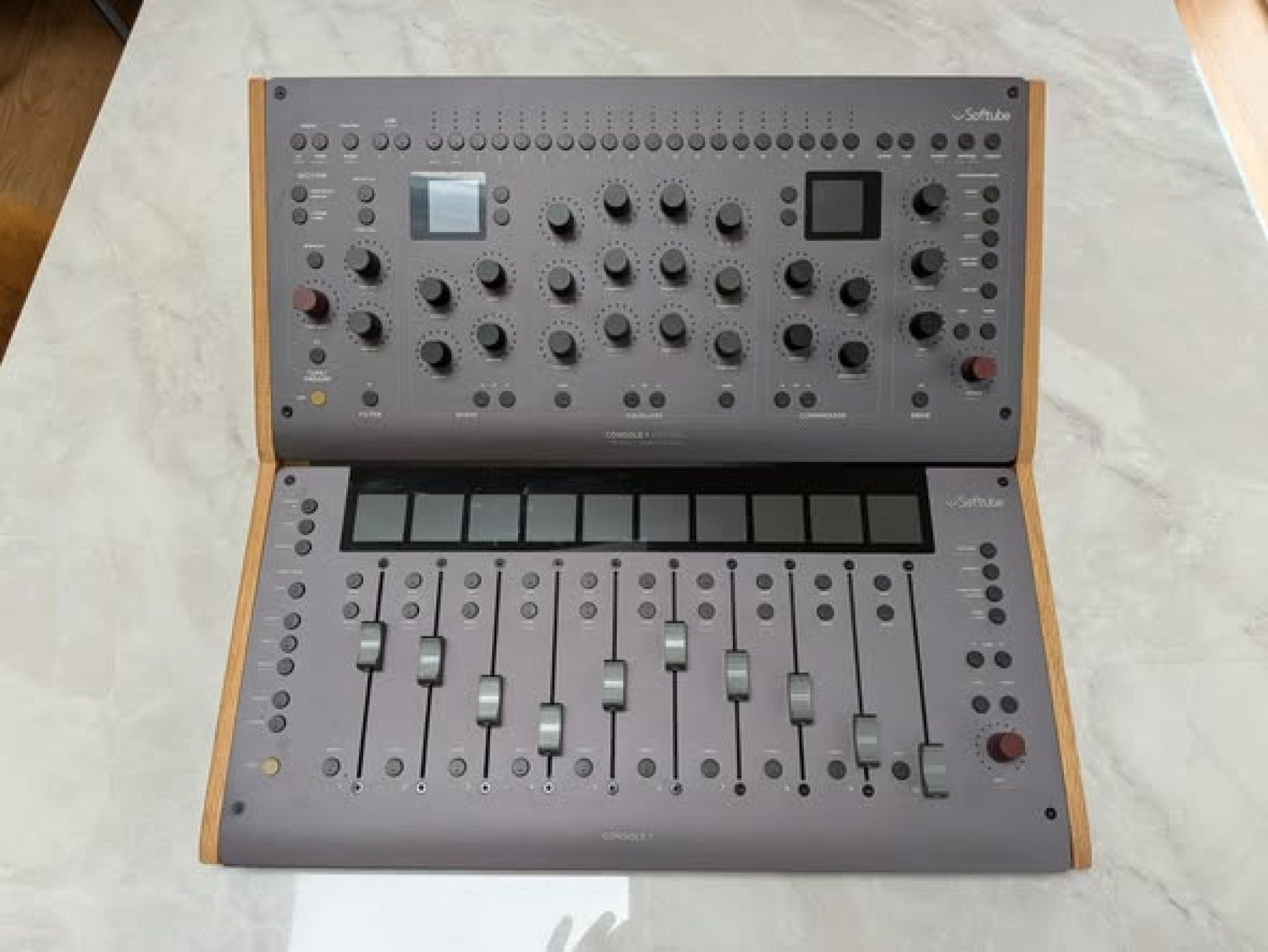 Softube Console 1 Mk III, Channel, Fader and Wooden Stand - Games ...